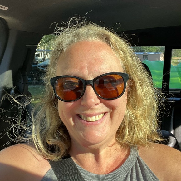 Laura's Closet (@laura_lindh) | Poshmark